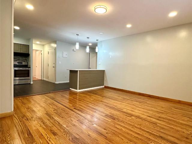 2190 De Reimer Avenue 1