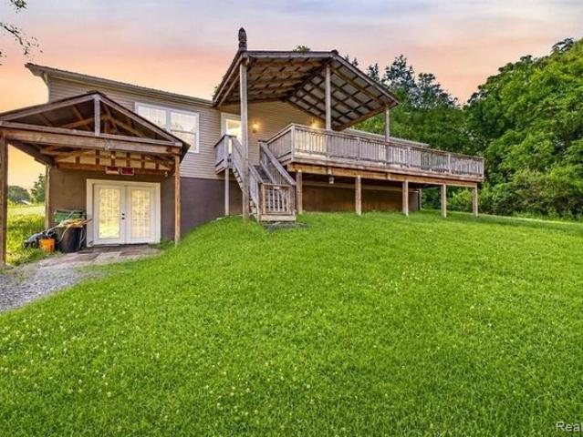 2190 Seymour Lake Rd, Brandon, MI 48462