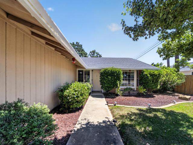 21913 Chimney Rock Drive