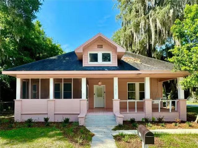 21927 SE 69TH AVE, HAWTHORNE, FL 32640 Single Family Residence.