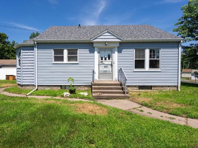 2192 Frisco Dr, Davenport, IA 52804