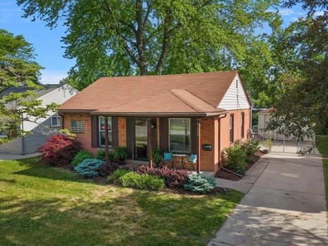 21935 Lange St, Saint Clair Shores, MI 48080