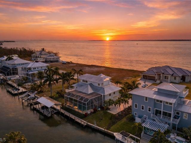 2193 Macadamia St, James City, FL 33956 | MLS #2026009