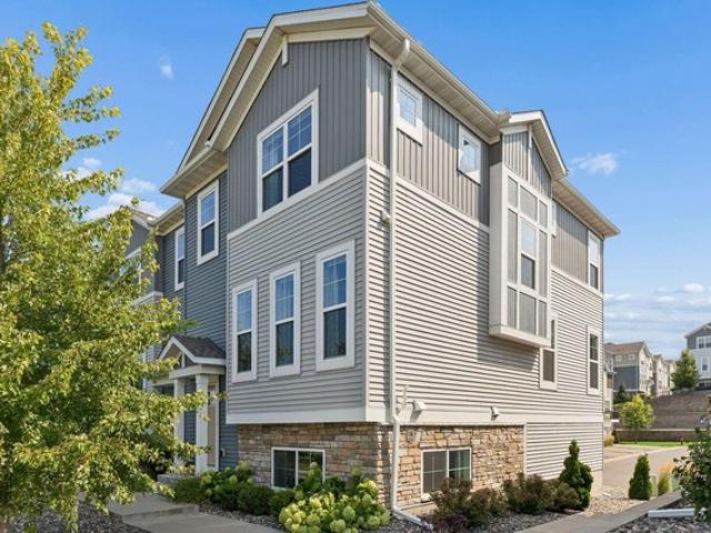2193 Gateway Curv, North Saint Paul, MN 55109