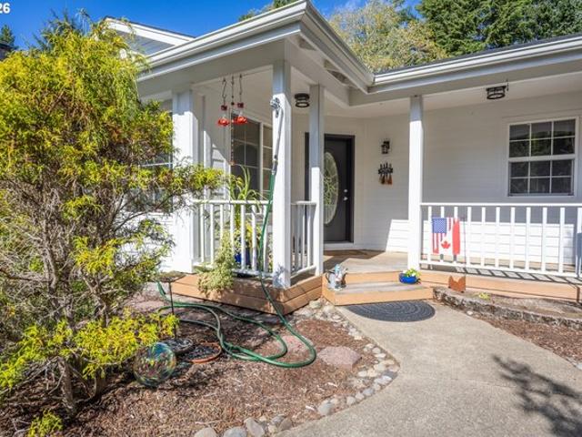 2193 13th St, Florence, OR 97439