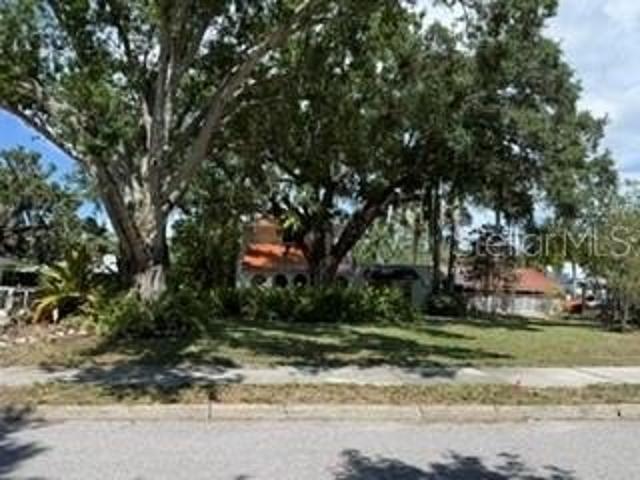 219 24th St W, Bradenton, FL 34205