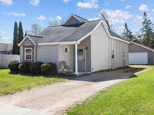 219 2nd St, Manawa, WI 54949