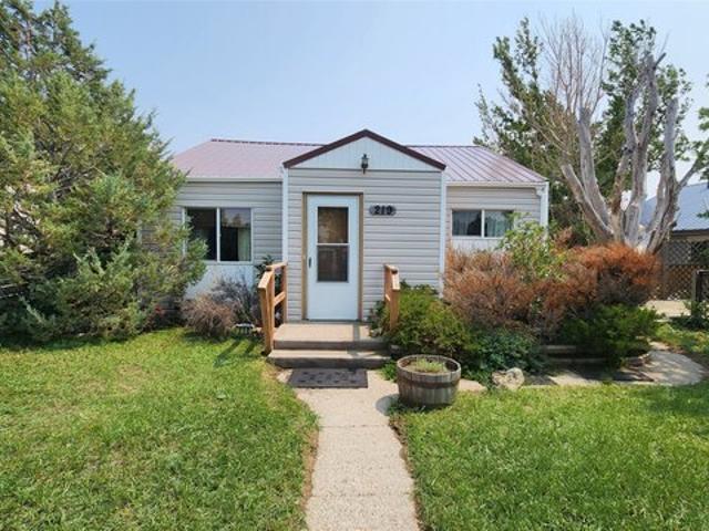 219 5th Ave SW, Cut Bank, MT 59427