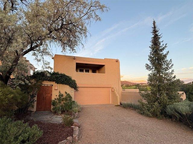 219 Camino De La Sierra, Santa Fe, NM 87501