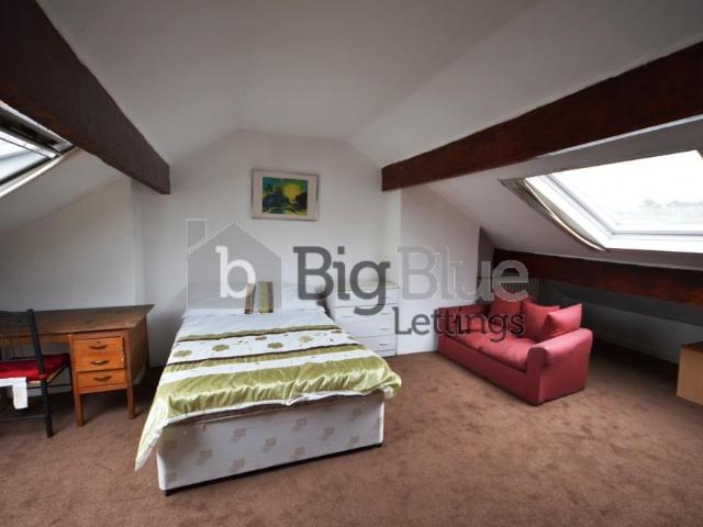 219 Cardigan Lane, Hyde Park, Leeds LS6 3 bed terraced house to rent £1,378 pcm £318 pw