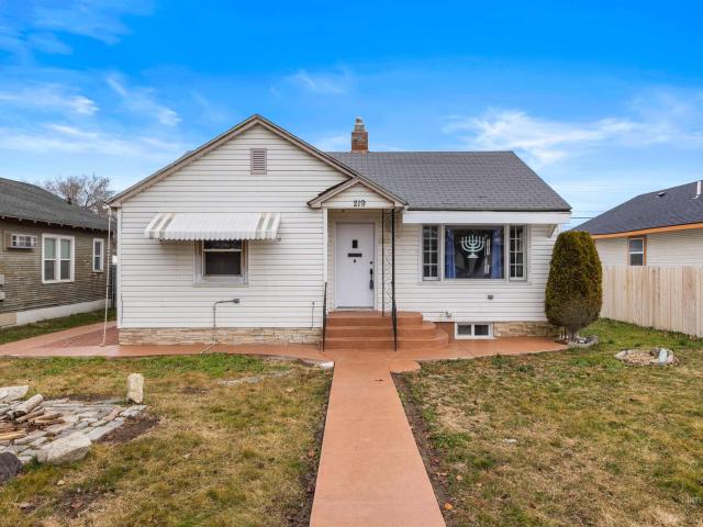 219 Cleveland Blvd