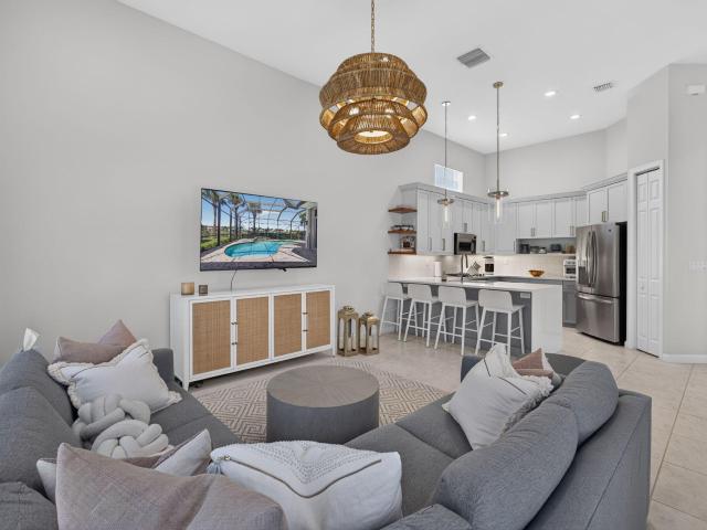 219 Andalusia Dr, Palm Beach Gardens, FL 33418 | MLS #B26053