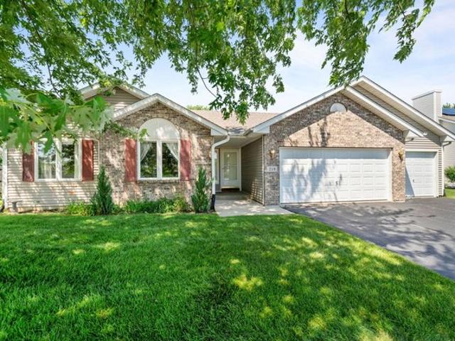 219 Acorn Dr, Poplar Grove, IL 61065