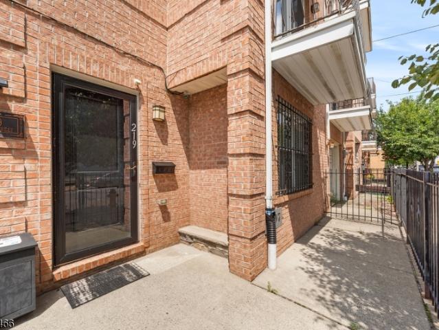 219 Broad St