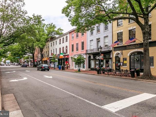 219 Buchanan St, Alexandria, VA 22314