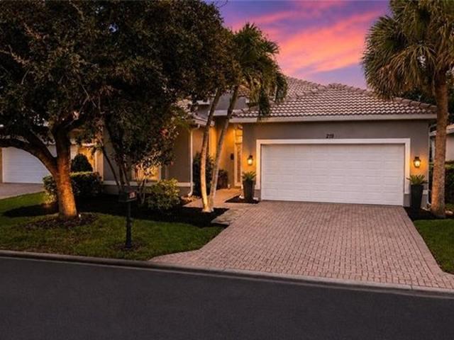 219 Glen Eagle Cir, Naples, FL 34104
