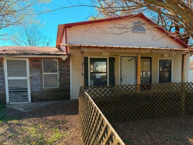 219 E Hickory St, Holdenville, OK 74848