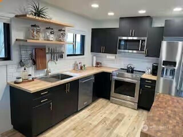 219 E Main