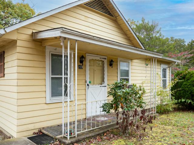219 Kettle Creek Rd, Toms River, NJ 08753 | MLS #22612 | Compass