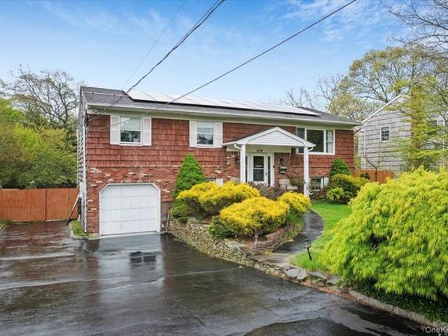 219 Kensington Ave, Bayport, NY 11705