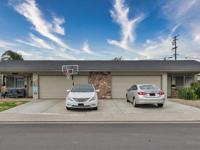 219 Kingston Ln, Modesto, CA 95354