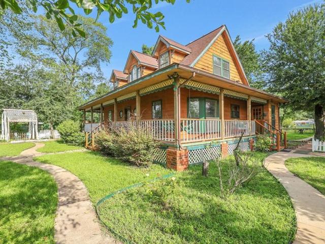219 Harris Rd, Highlands, TX 77562