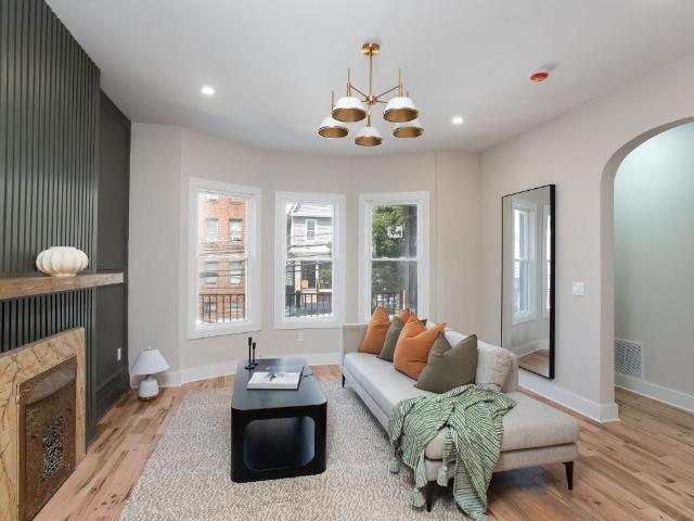 219 Jewett Ave