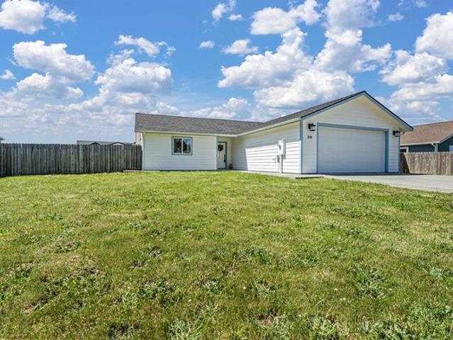 219 Longiflorum Ln, Smith River, CA 95567
