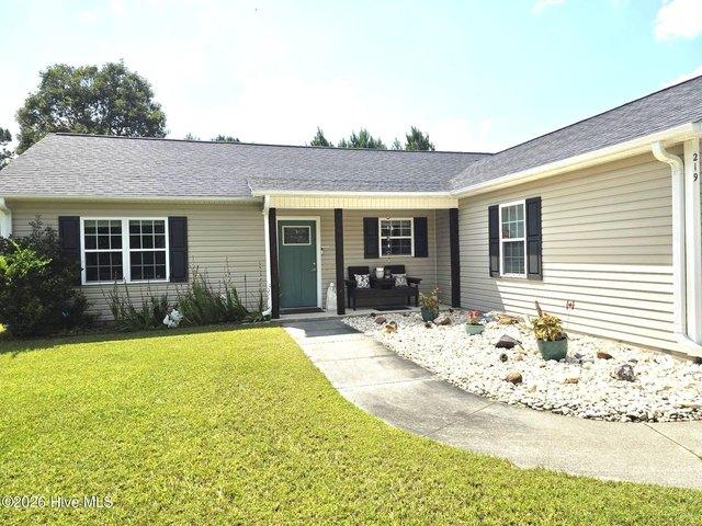 219 Loren Rd, Hubert, NC 28539
