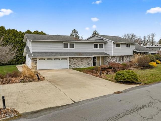 219 Lake Scranton Rd, Scranton, PA 18505