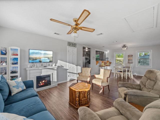 219 Lakeshore N