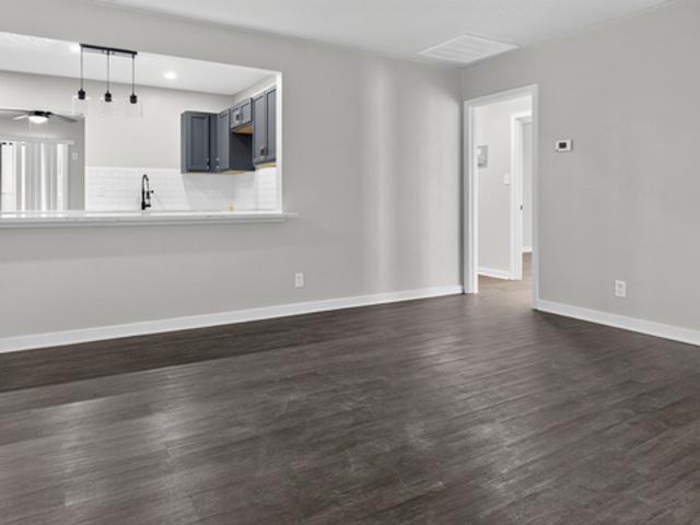 219 Leonidas Dr