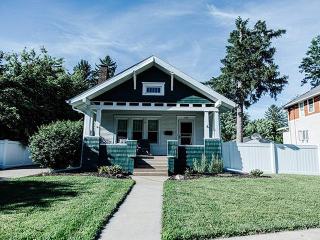 219 Mary Pl, Muscatine, IA 52761