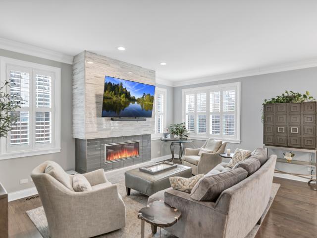 219 N Brockway St, Palatine, IL 60067 | MLS #12612 | Compass