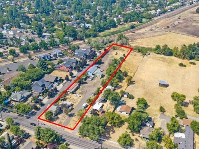 219 N Mountain Ave, Ashland, OR 97520