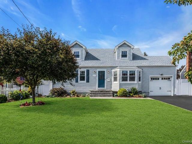 219 N Nassau Ave, Massapequa, NY 11758