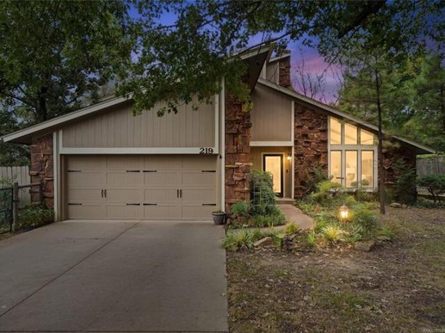 219 N Oak Ridge Dr, Sand Springs, OK 74063