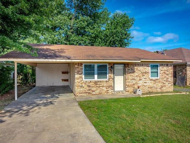219 S Center St, Conway, AR 72034