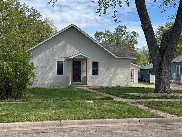 219 S Cedar St, Belle Plaine, MN 56011