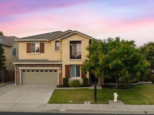 219 Snowy Owl Dr, Vacaville, CA 95687