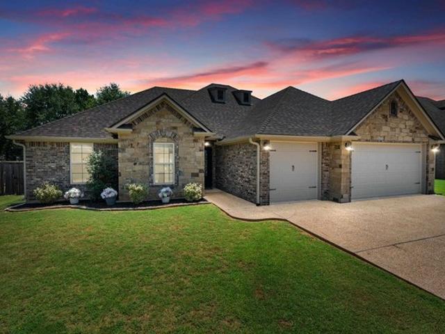 219 Saddle Brook Cir, Hallsville, TX 75650
