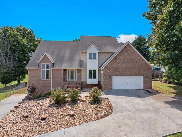 219 Sullivan Pt, Dandridge, TN 37725