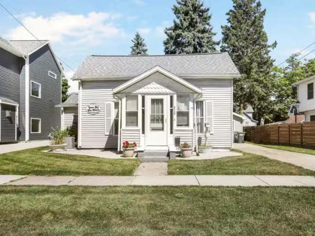219 SUPERIOR ST, SOUTH HAVEN, MI 49090 Single Family Residence.