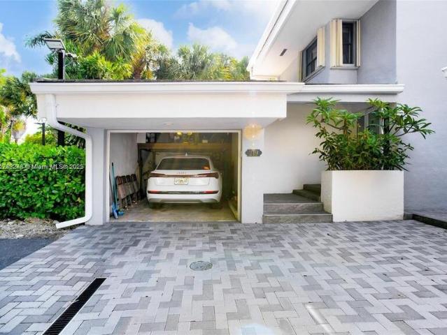 219 Poinciana Dr, 209, Sunny Isles Beach, FL 33160