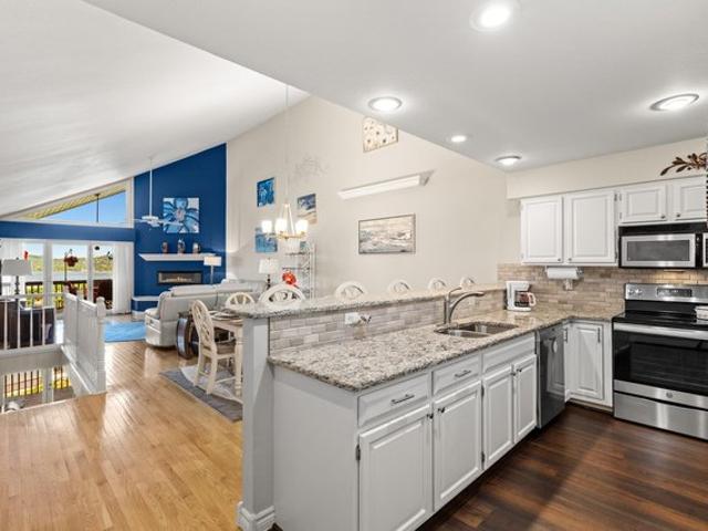 219 Point Seven Rd Unit 10, Kimberling City, MO 65686