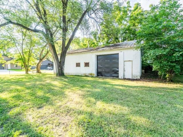 219 Pine St, Sparta, MO 65753
