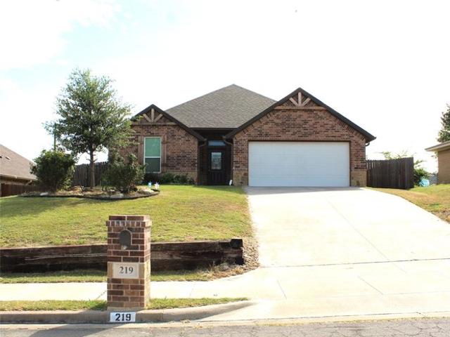 219 Prairie Wind Blvd, Stephenville, TX 76401