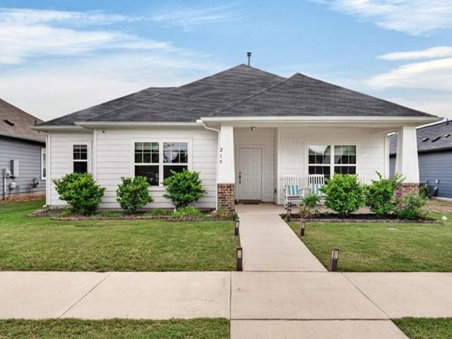 219 Roaming Dr, Hutto, TX 78634
