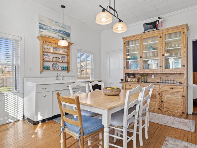 219 W 6th Street