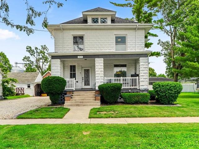 219 W Thomas St, Toulon, IL 61483